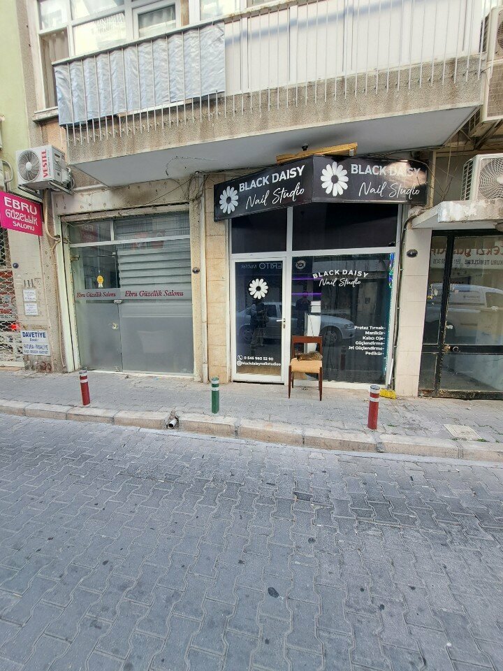 Manikür-pedikür Black Daisy Nail Studio, İzmir, foto