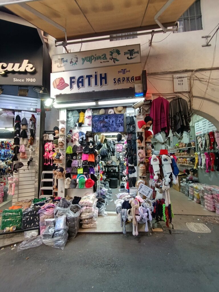 Şapka satan mağazalar Fatih Şapka, İstanbul, foto