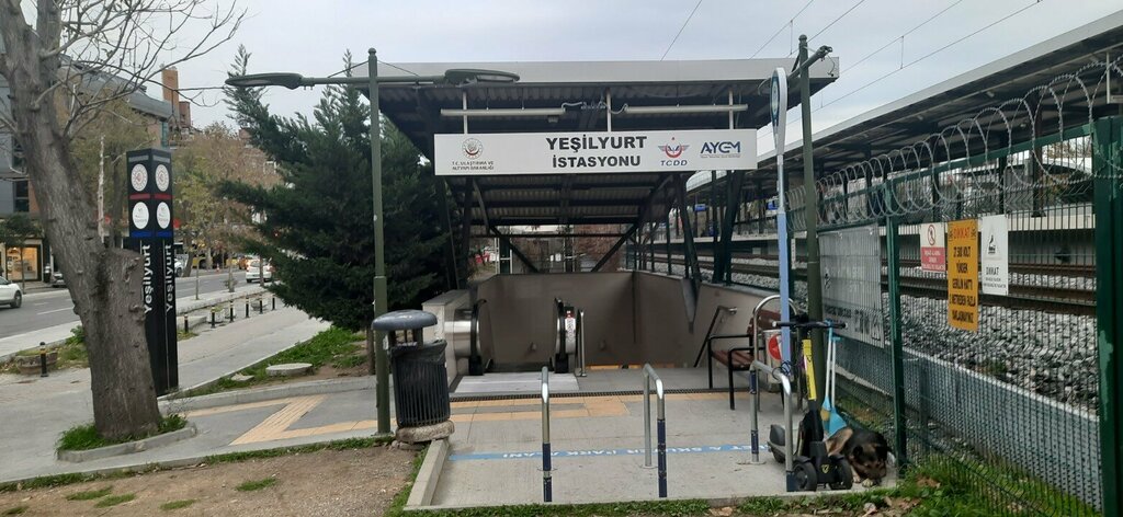Tren istasyonu Yeşilyurt, İstanbul, foto