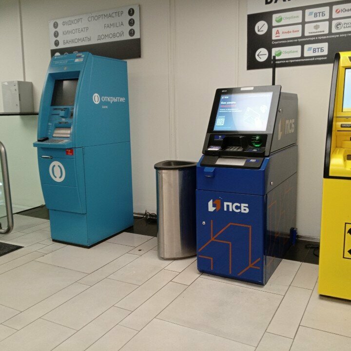 ATM'ler Promsvyazbank, Saint‑Petersburg, foto