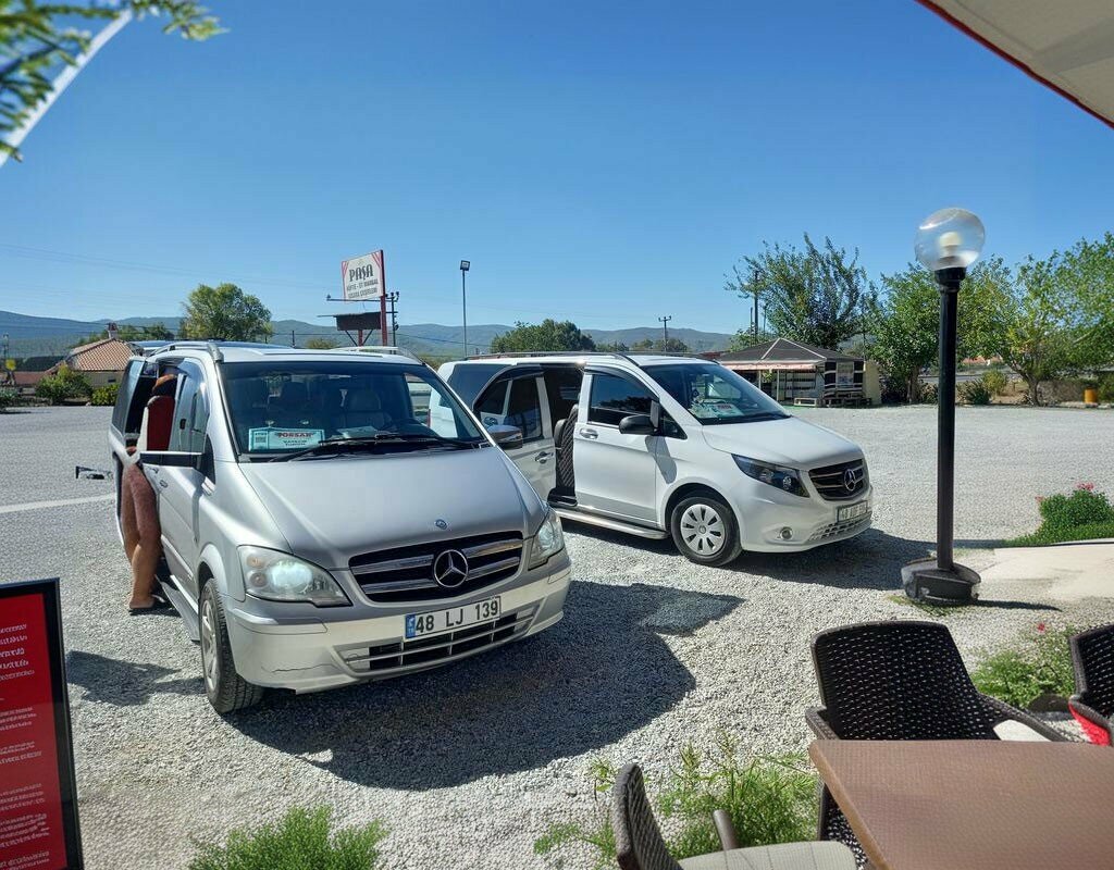 Restoran Paşa Karnaval Kafe, Ula, foto