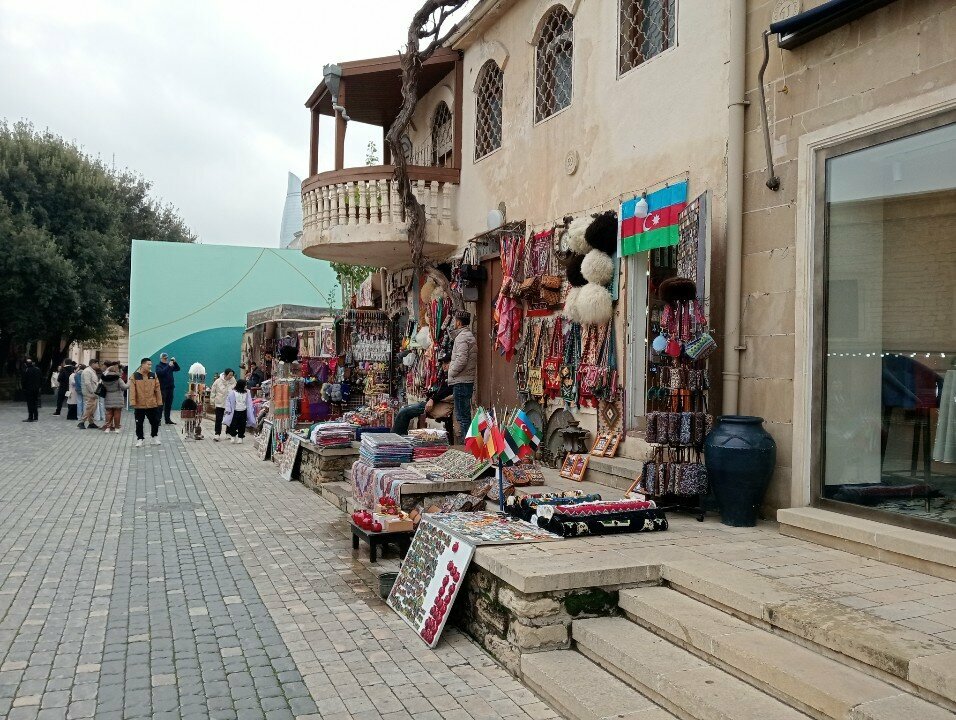Hediyelik eşya mağazaları Магазин сувениров, Bakü, foto