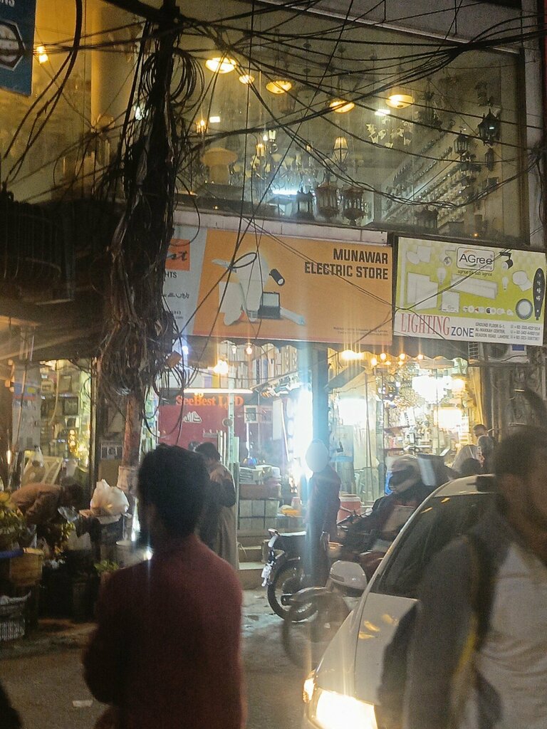 Elektrik ve elektrikli ürün mağazası Munawar electric store, Lahor, foto