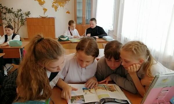 Ortaokul KSU Voskresenovskaya secondary School, Kuzey Kazakistan eyaleti, foto