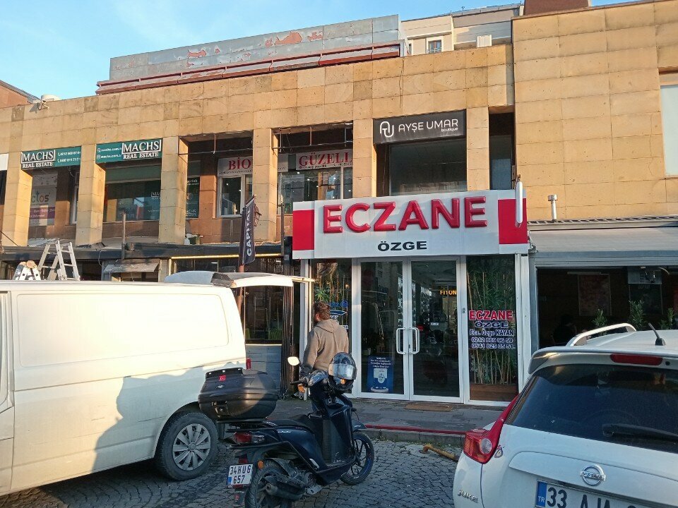 Eczaneler Özge Eczanesi, İstanbul, foto