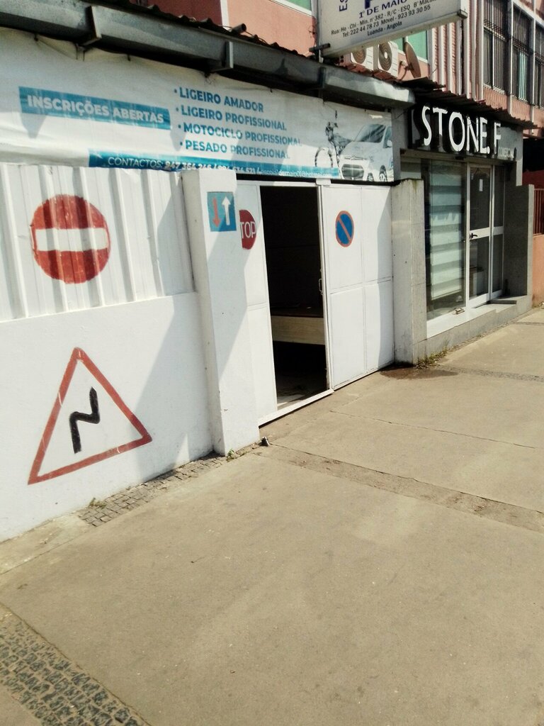 Sürücü kursları Escola de Condução EKAPA, Loanda, foto