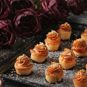 Rose Sweets (Riyadh Province, Al-Kharj, An Nahdah District, طريق الملك فهد), pasta, şekerleme ve tatlı  El Harc'dan