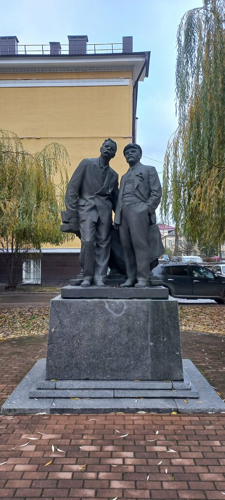 Anıt, heykel В.И. Ленин и М. Горький, Briansk, foto