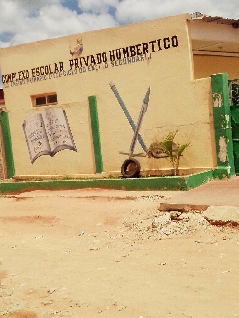 Yüksekokul Colégio Humbertico, Loanda, foto