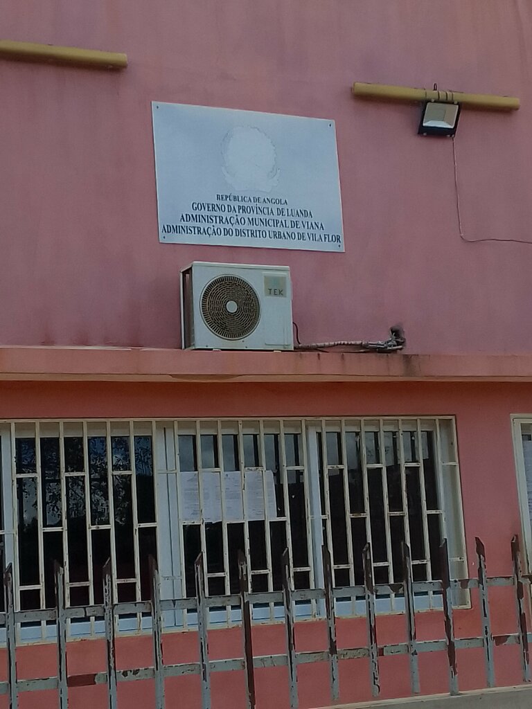 Belediyeler, devlet daireleri Administração Municipal de Viana do Distrito Urbano de Vila Flor, Loanda, foto
