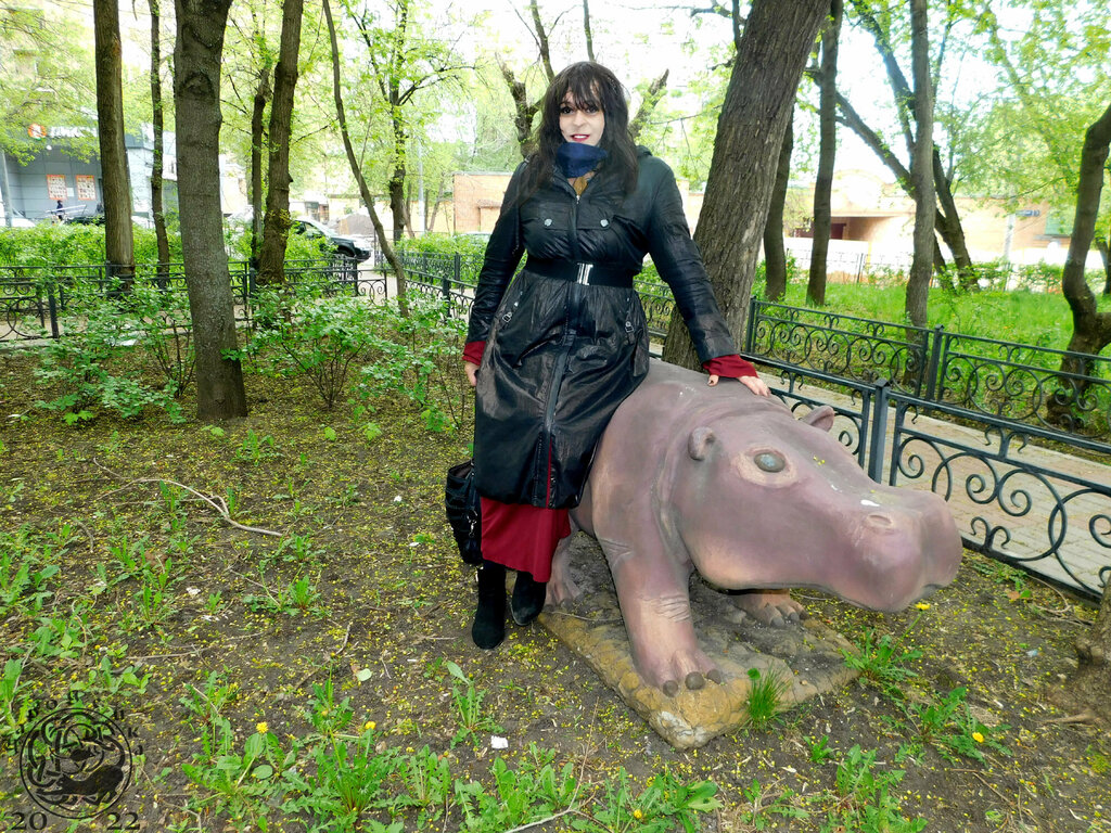 Park, sokak heykeli Бегемот, Moskova, foto