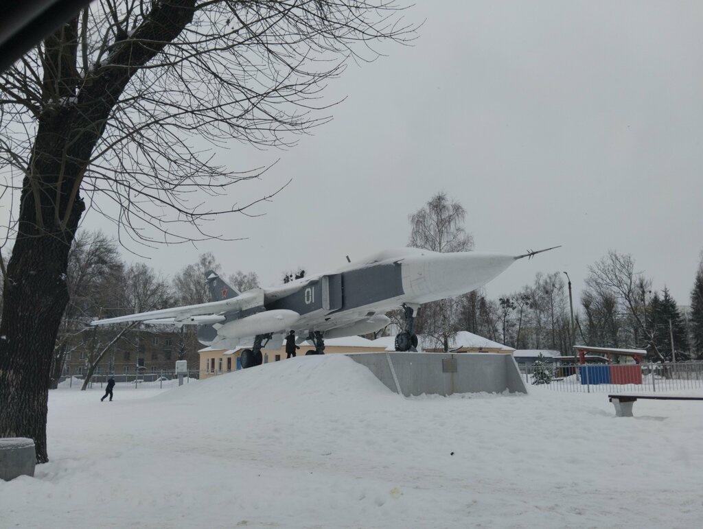 Anıt, heykel Самолёт, Bobruisk, foto