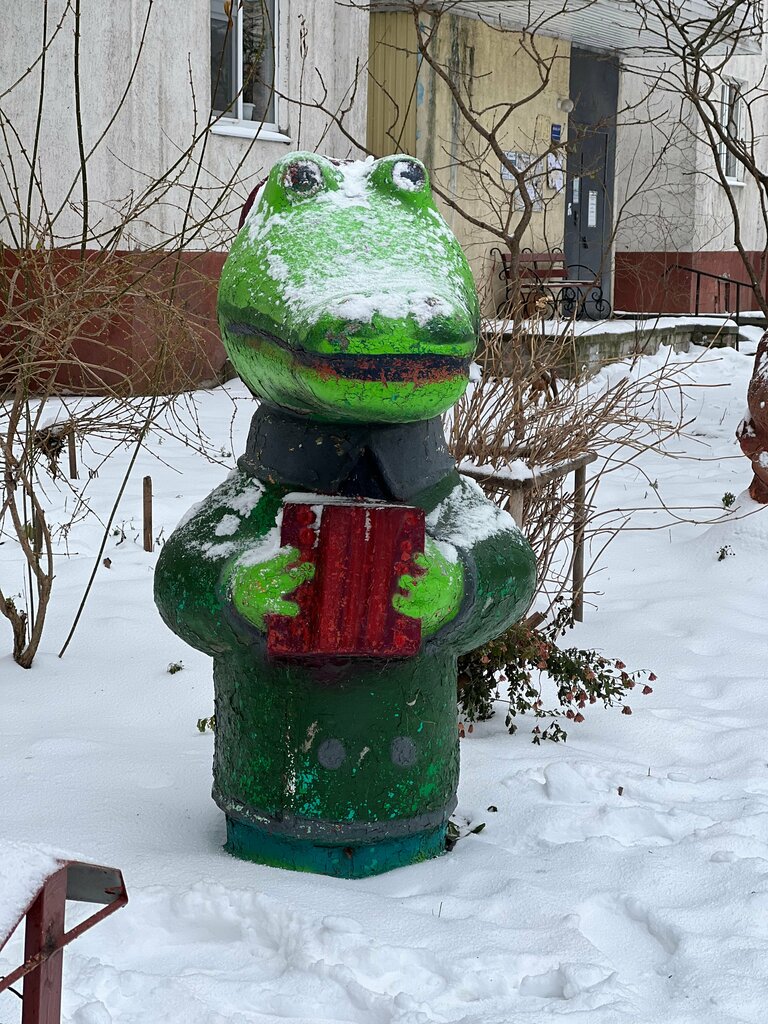 Park, sokak heykeli Крокодил Гена, Belgorod, foto