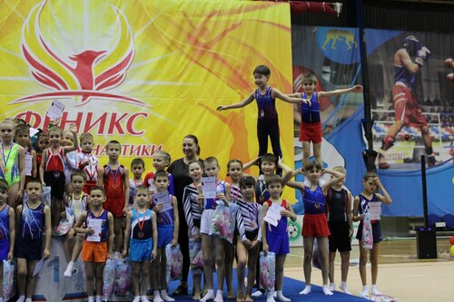 Çok amaçlı spor tesisleri Sportivno-ozdorovitelny kompleks Shakhter, Nerungri, foto