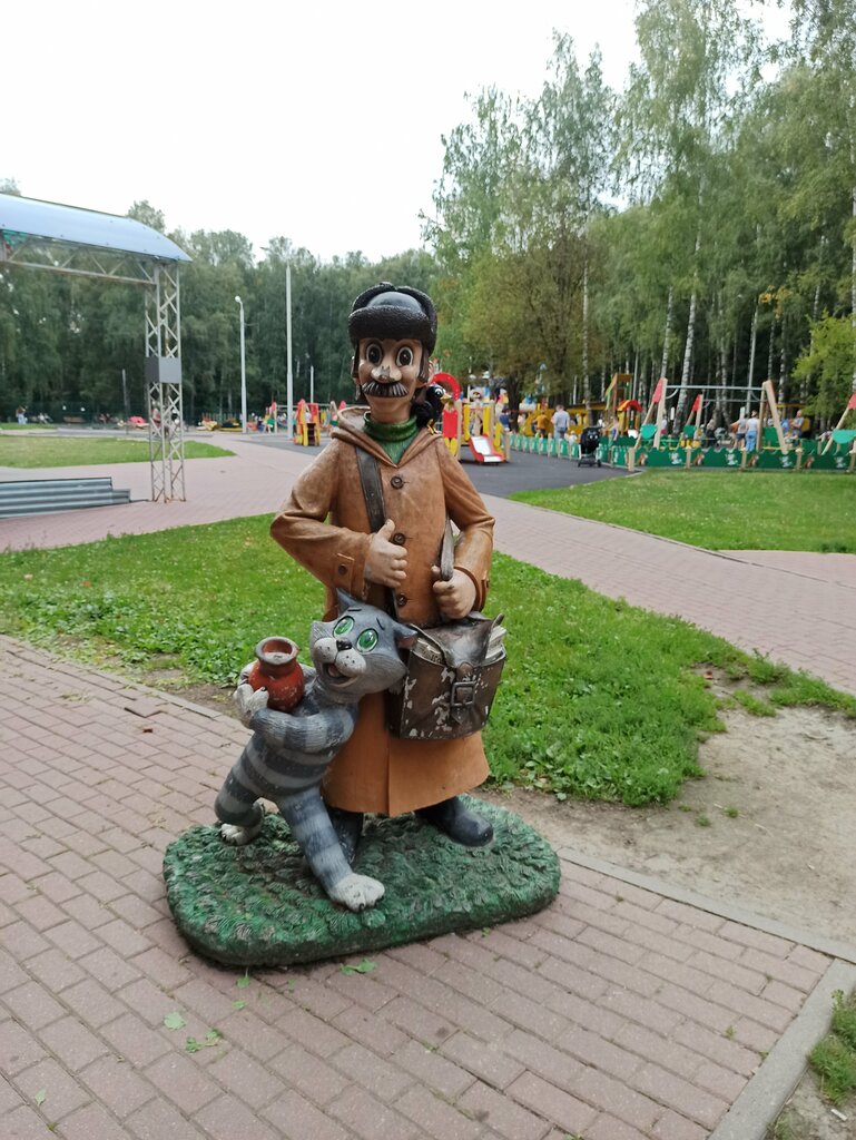 Park, sokak heykeli Почтальон Печкин и кот Матроскин, Tula, foto