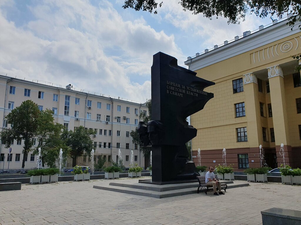 Anıt, heykel Красное знамя - памятник борцам за Советскую власть, Samara, foto