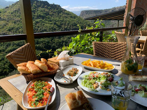 Zarni-Parni (Lori Region, T-5-26), restoran  Lori'nden