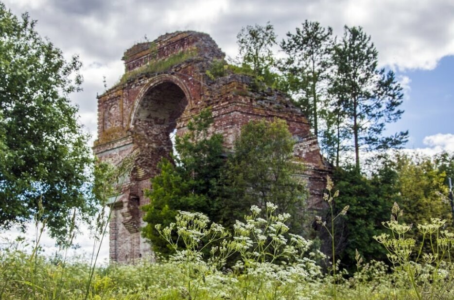 Ortodoks kiliseleri Колокольня церкви Рождества Христова, Kirovskaya oblastı, foto