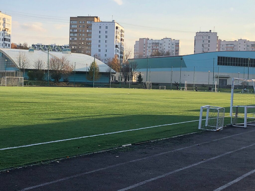 Çok amaçlı spor tesisleri Ледовый дворец Молния, Moskova, foto