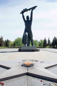 Мемориал Великой Отечественной войны (Omsk, park imeni 30-letiya Pobedy), anıt, heykel  Omsk'tan