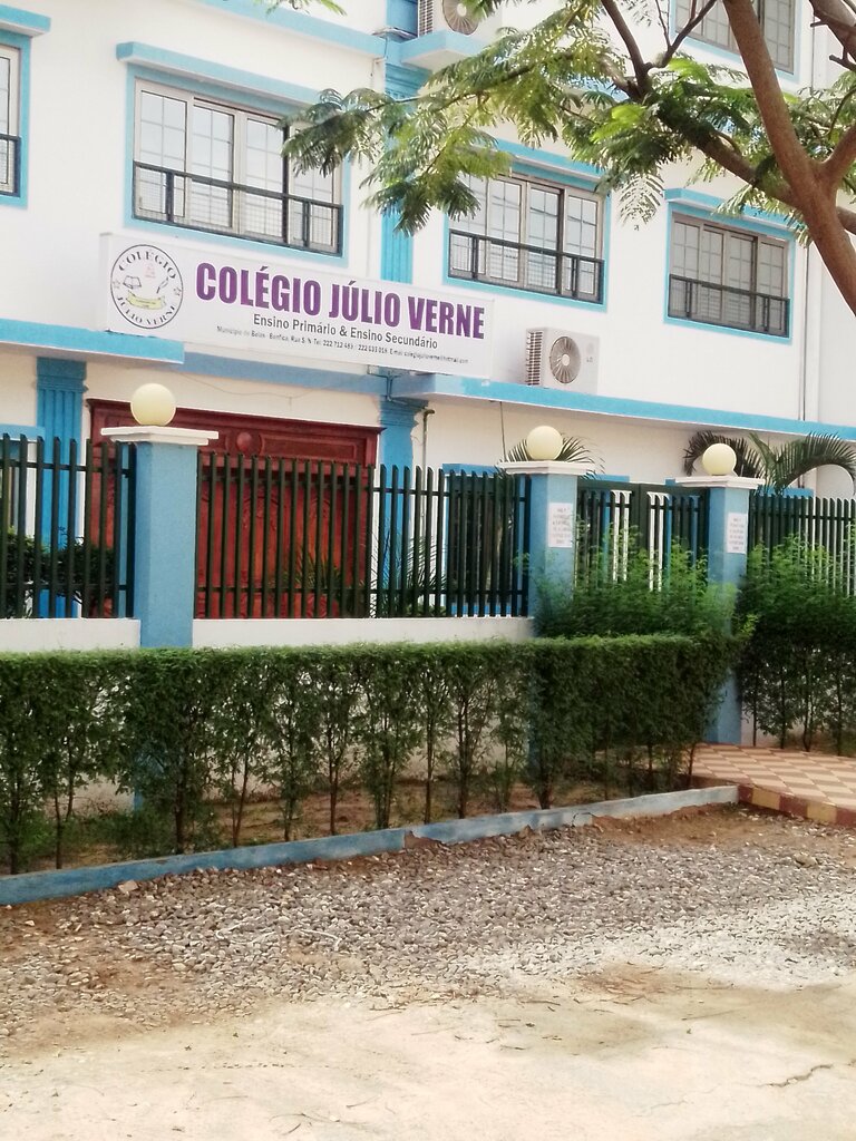 Yüksekokul Colégio Júlio Verne benfica, Loanda, foto