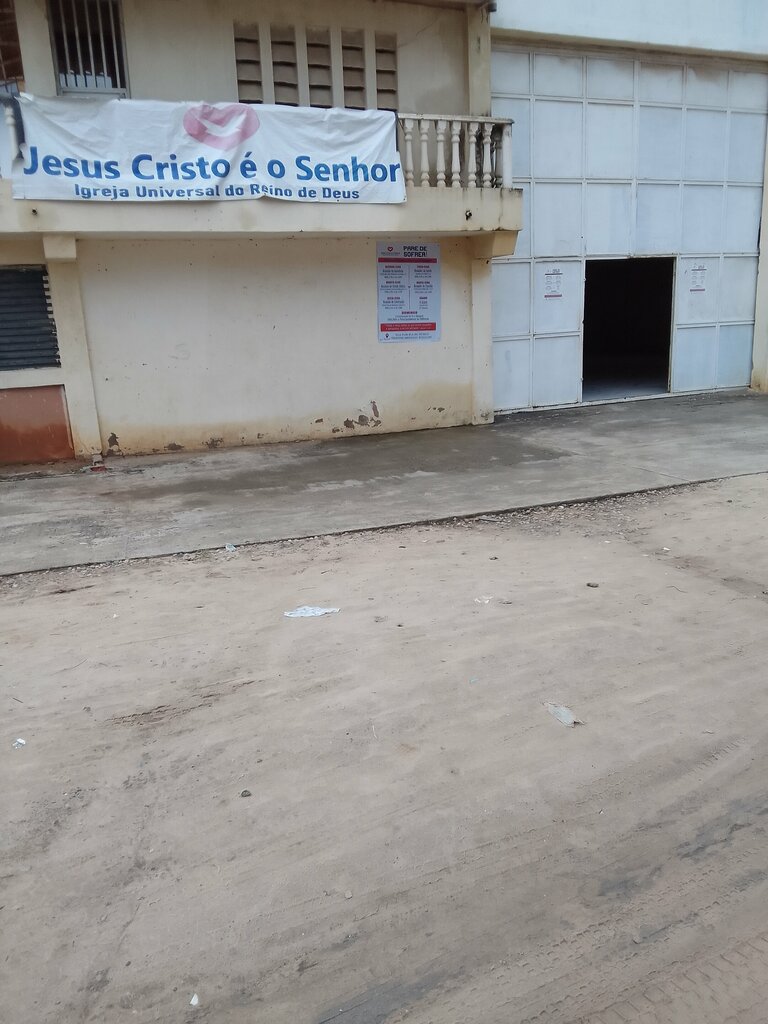 Protestan kilisesi Igreja Universal do Reino de Deus, Loanda, foto
