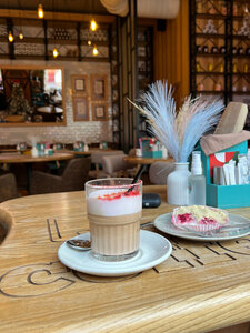 Coffee Cake (Bol'shaya Pokrovskaya Street No:2А), kafe  Nijni Novgorod'dan