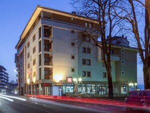 Ibis Thonon Centre Hotel (Auvergne-Rhône-Alpes, Haute-Savoie, Arrondissement de Thonon-les-Bains, Thonon-les-Bains, Avenue d'Évian), otel