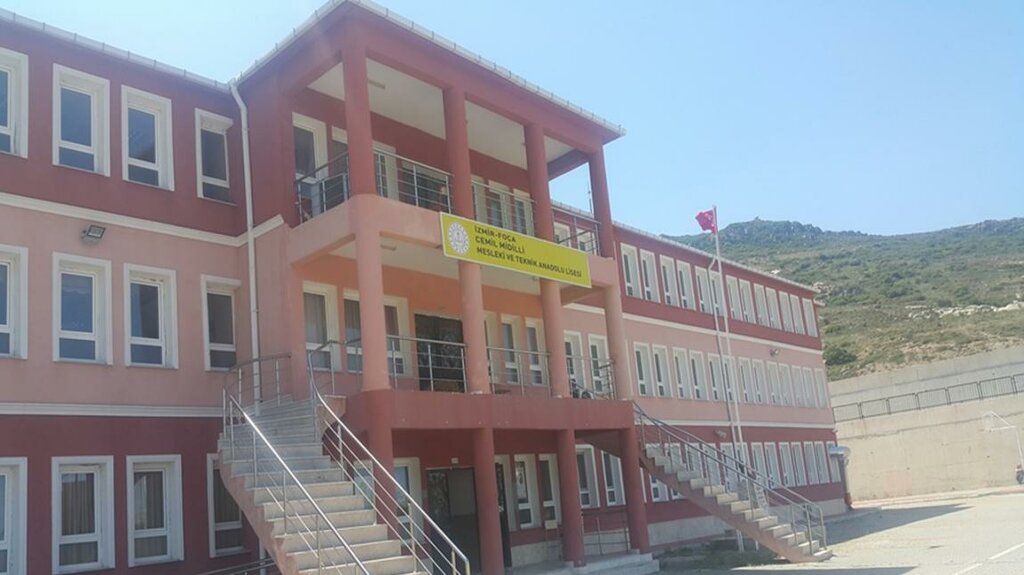Lise Foça Cemil Midilli Mesleki ve Teknik Anadolu Lisesi, Foça, foto