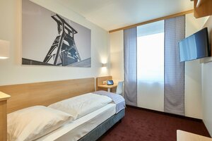 McDreams Hotel Essen-City (North Rhine-Westphalia, Essen, Altendorfer Straße, 220), otel  Essen'den
