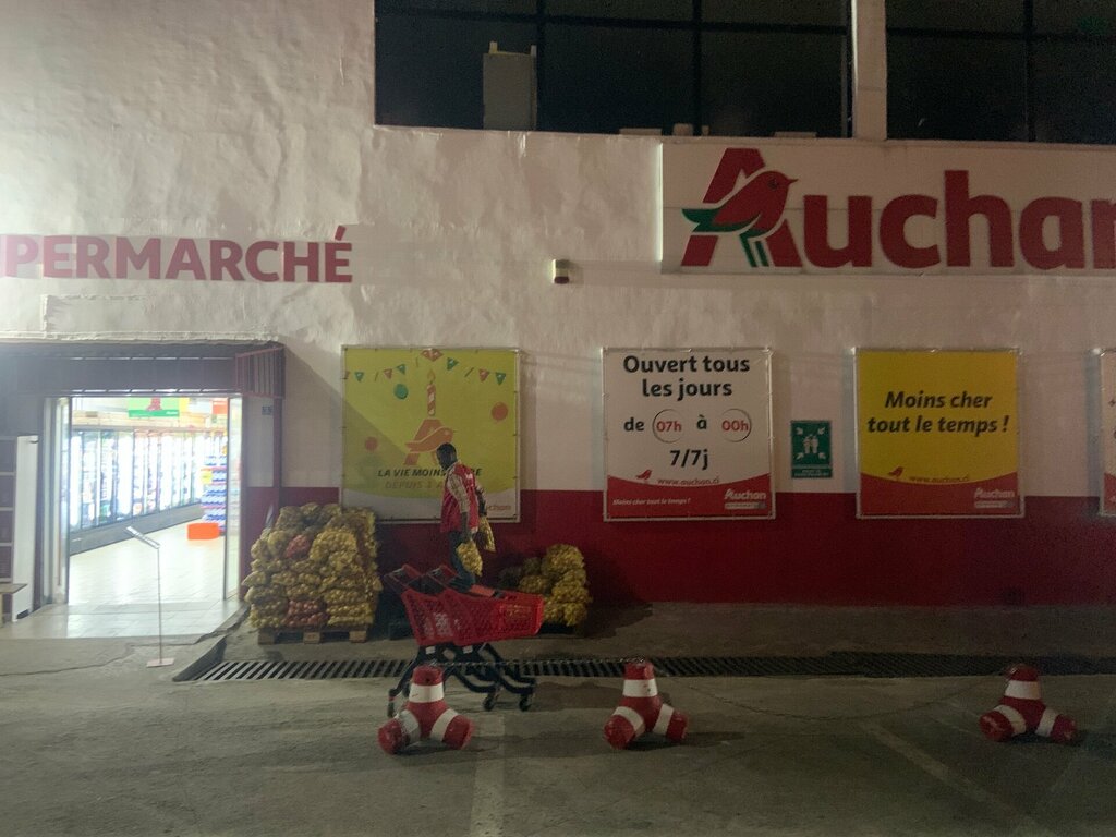 Süpermarket Auchan Abatta, Abican, foto
