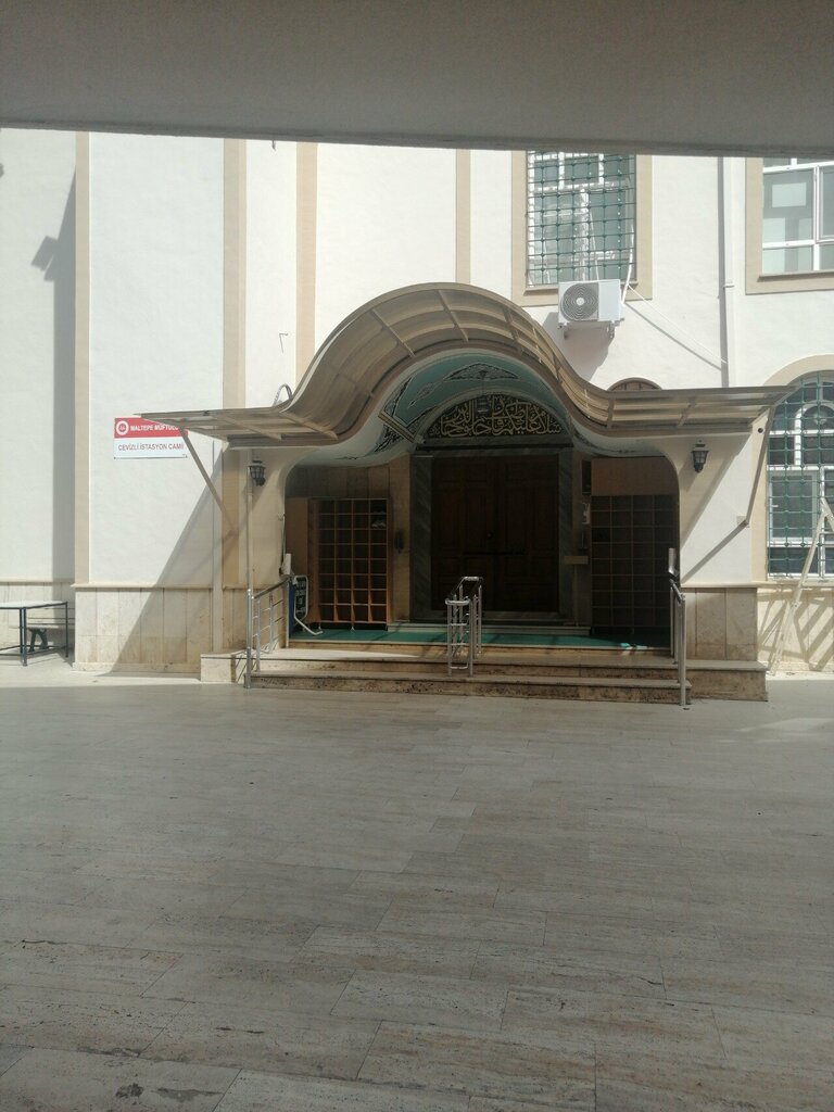 Cami Cevizli İstasyon Cami, İstanbul, foto