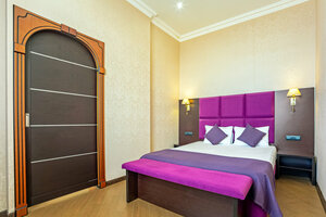 Mini Hotel Luchezarnyy (Ardzinba Avenue No:44А, Town of Gagra), otel  Gagra'dan