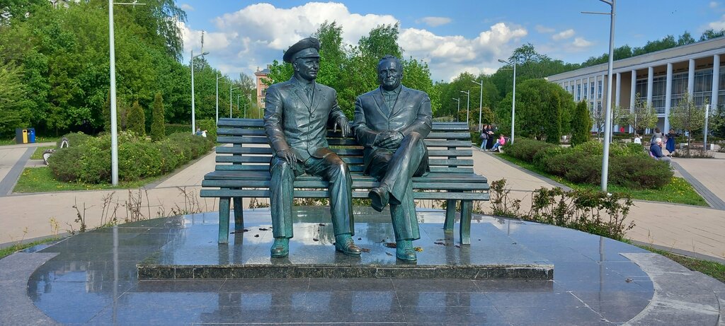 Anıt, heykel S.P. Korolev and Y.A. Gagarin, Koroliov, foto