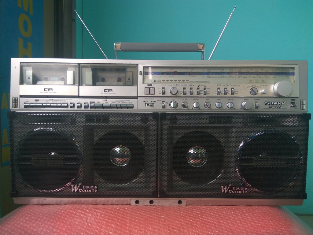 Ses ve video cihazlarının tamiri AudioVideoServis, Saint‑Petersburg, foto