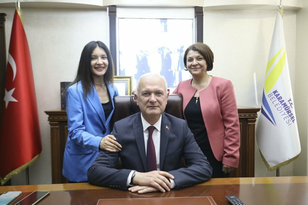Belediyeler, devlet daireleri Karamürsel Belediyesi, Karamürsel, foto