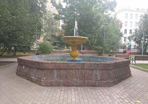 Fountain (Moscow, mikrorayon Patriarshiye Prudy), çeşme  Moskova'dan