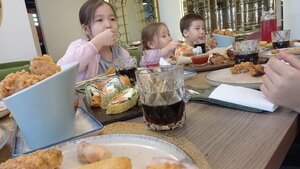 Paradise Yart (Qabıbolla Sydıyquly kóshesi No:12), restoran  Kulsarı'dan