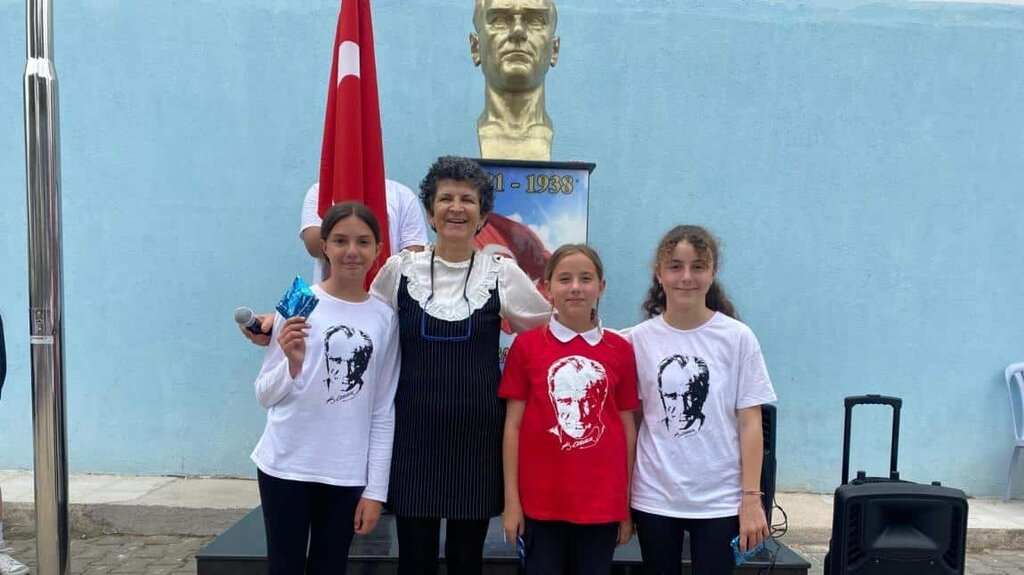 Ortaokul Ilıca Mustafa Bahçeli Ortaokulu, Çeşme, foto