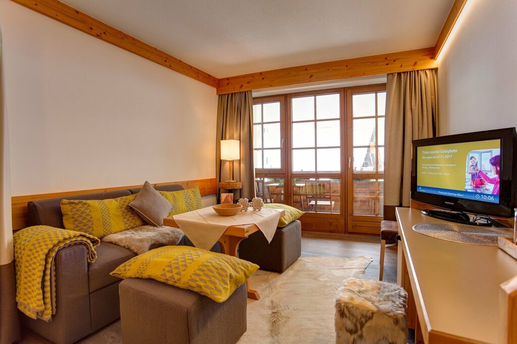 Otel Am Dorfplatz Suites - Adults Only, Sankt Anton am Arlberg, foto