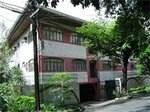 Broadway Court Apartelle 4th Street (Manila Light Rail Transit System Line 2, Gilmore Station), daireler  Quezon Şehri'nden