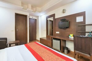 La Vista (Blue Line, Karol Bagh), otel  Delhi'den