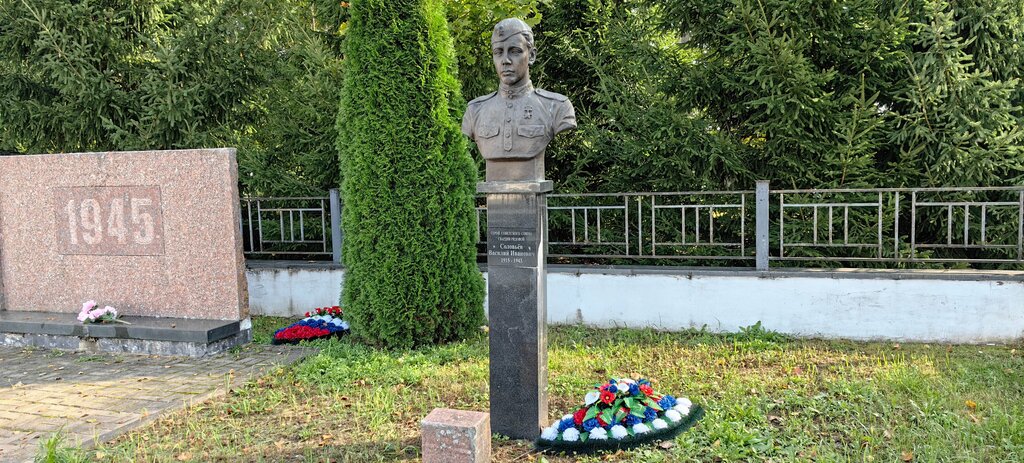 Ünlü kişilerin mezarları Герой Советского Союза, рядовой Соловьёв Валилий Иванович, Duhovşçina, foto