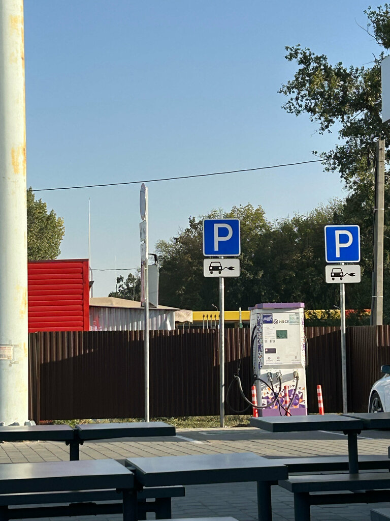 Elektrikli oto şarj istasyonları Станция зарядки электромобилей, Tihoretsk, foto