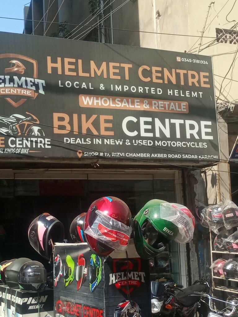 Otomobil yedek parçaları Danyal helmet centre, Karaçi, foto