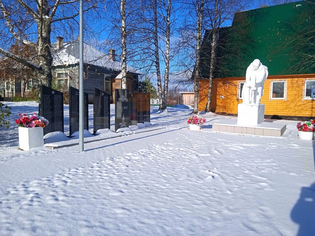Anıt, heykel Погибшим воинам-землякам, Vologodskaya oblastı, foto