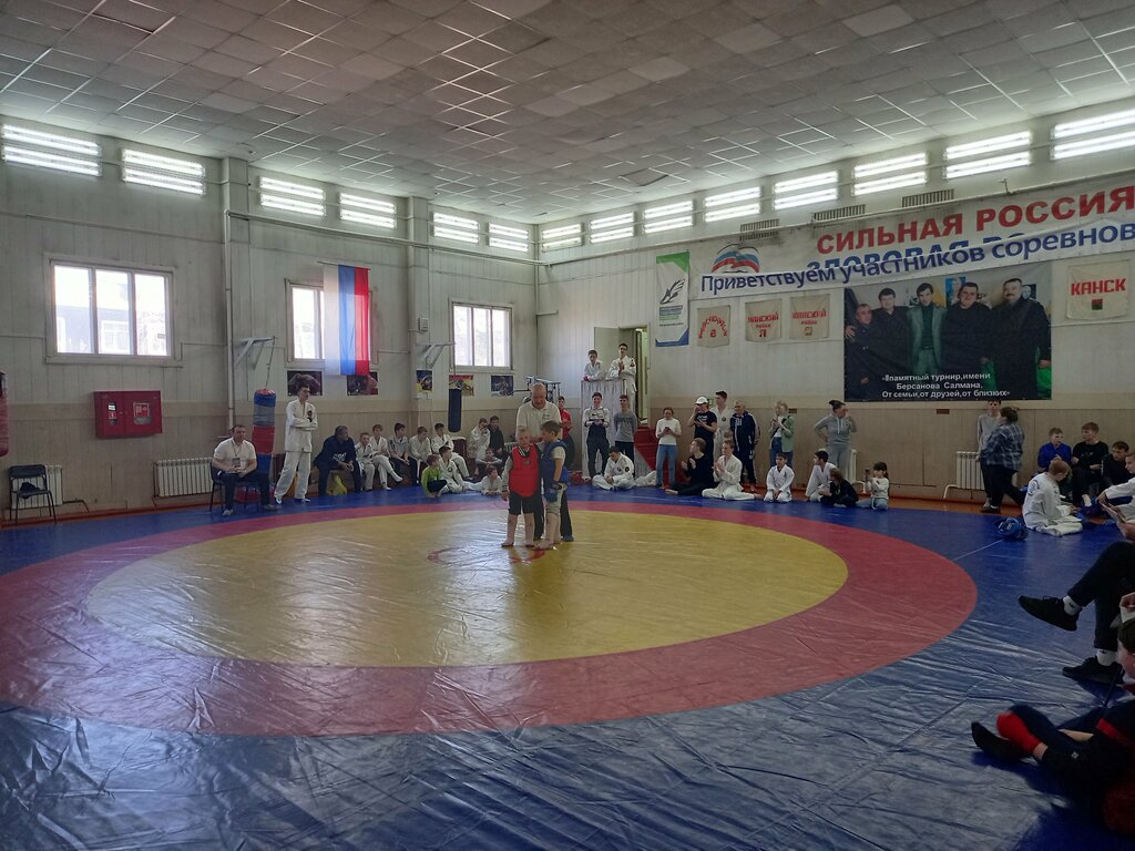 Çocuk ve gençlik merkezleri ЦС и Дм, Krasnoyarski krayı, foto