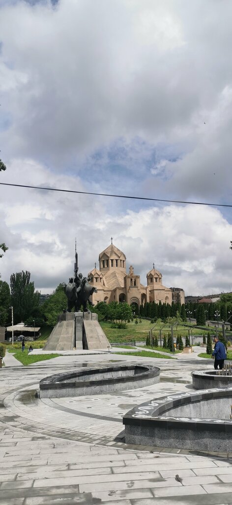 Anıt, heykel Andranik Ozanyan, Erivan, foto