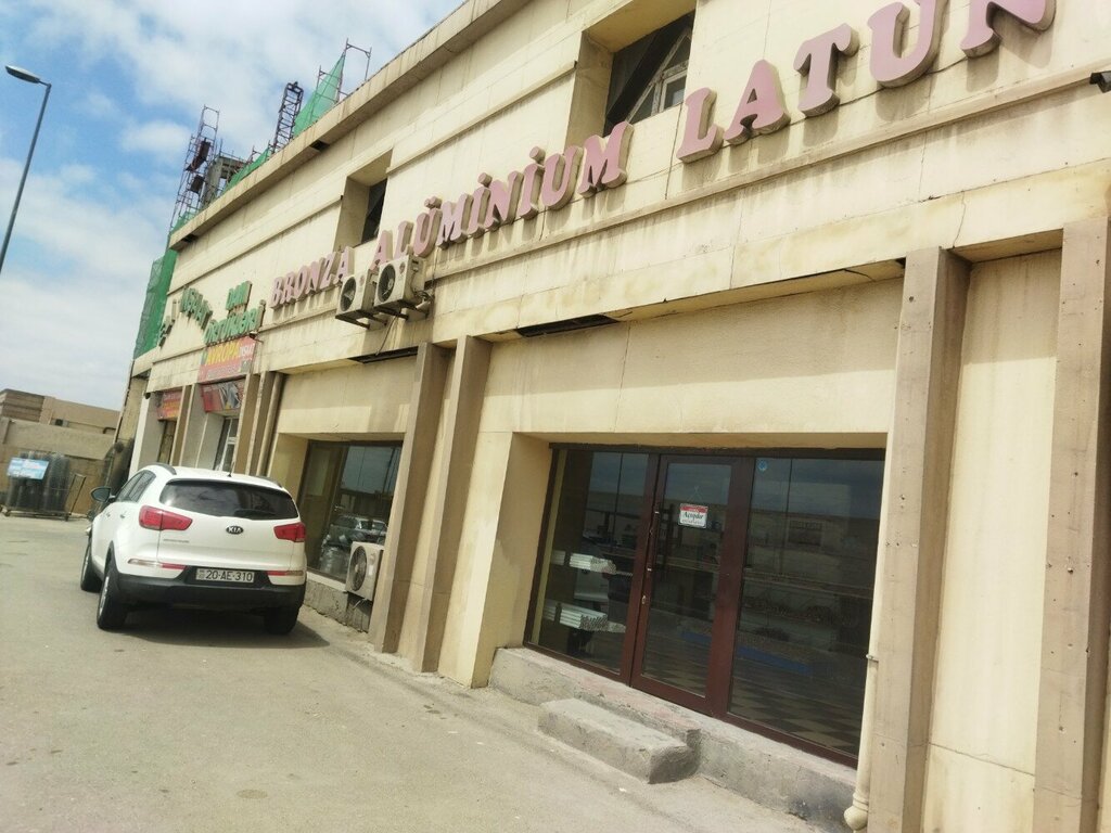 Çatı ve çatı materyalleri Bronza Alminium, Bakü, foto