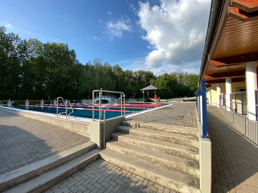 Yüzme havuzları Freibad Sonnenborn, Saarland, foto